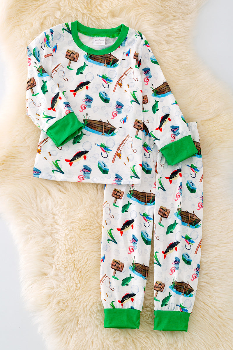 PJB40016 JEAN: Gone fishing boys printed pajamas. – KIDSCHARMONLINE.COM